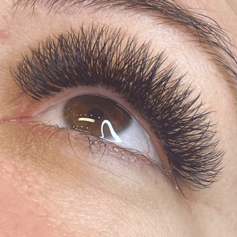 How to Get the Perfect Wet Look with Lash Extensions: A Comprehensive ...